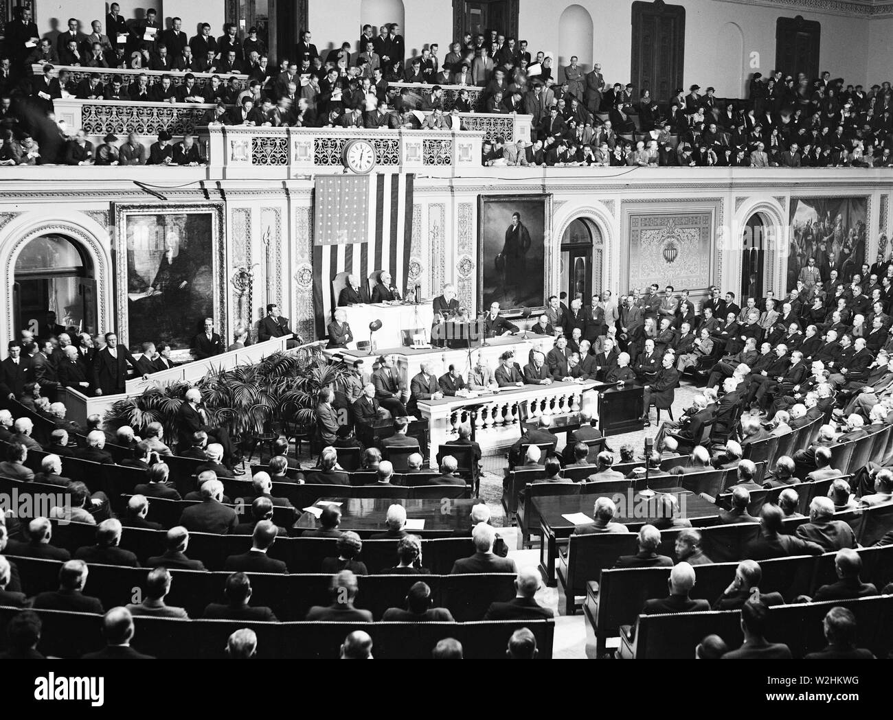 1935 franklin roosevelt speaking to congress hi-res stock photography ...