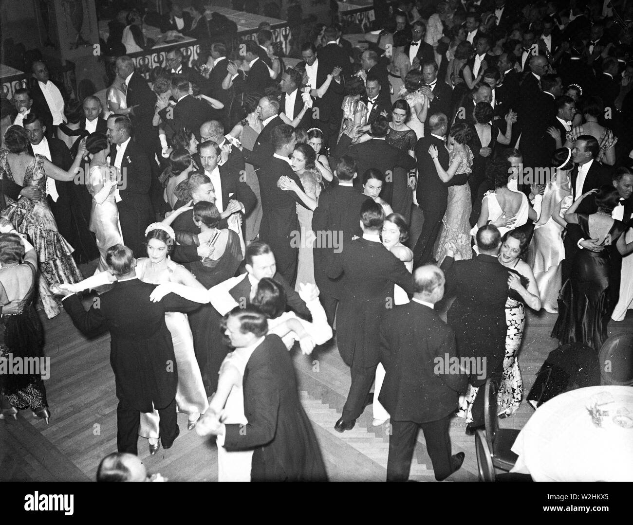 Early 1900s couples dancing hi-res stock photography and images - Alamy