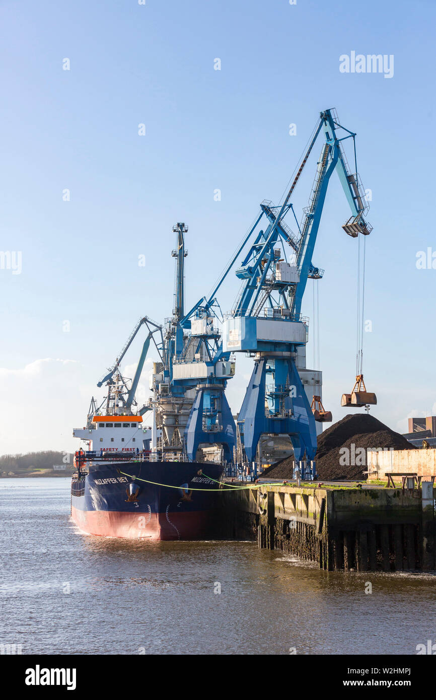 Lorient (Brittany, north-western France): loading of the ship Muzaffer ...