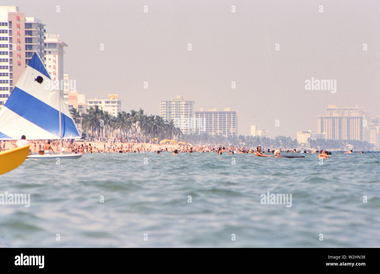 1977 beach photo hi-res stock photography and images - Alamy