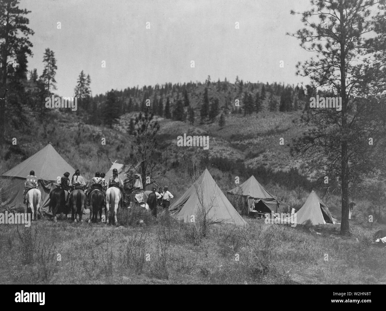 Native american indian tents hi-res stock photography and images - Alamy