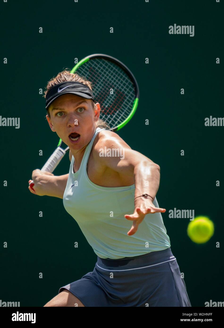 Simona halep nike hi-res stock photography and images - Alamy