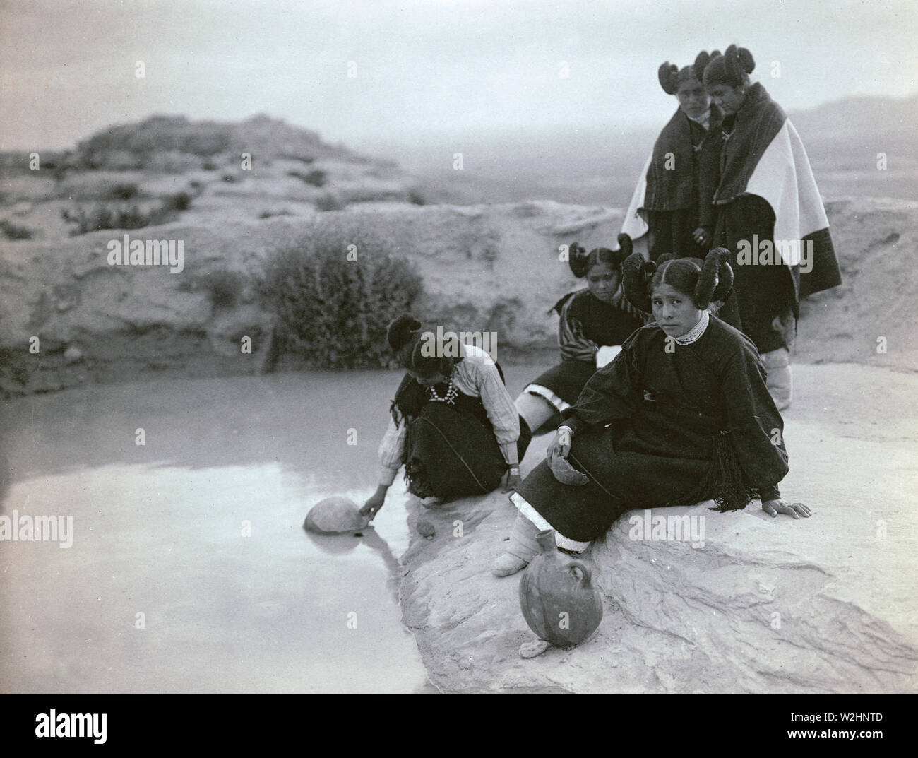 Hopi indian girls hi-res stock photography and images - Alamy