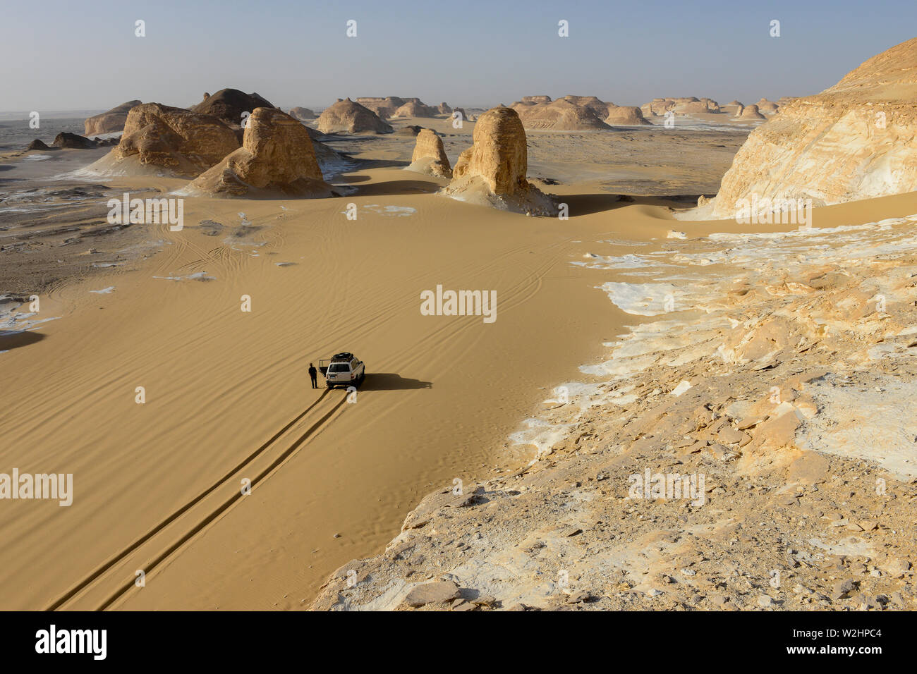 EGYPT, Farafra, Nationalpark White Desert, Naqb As Sillim - Pass of the ...
