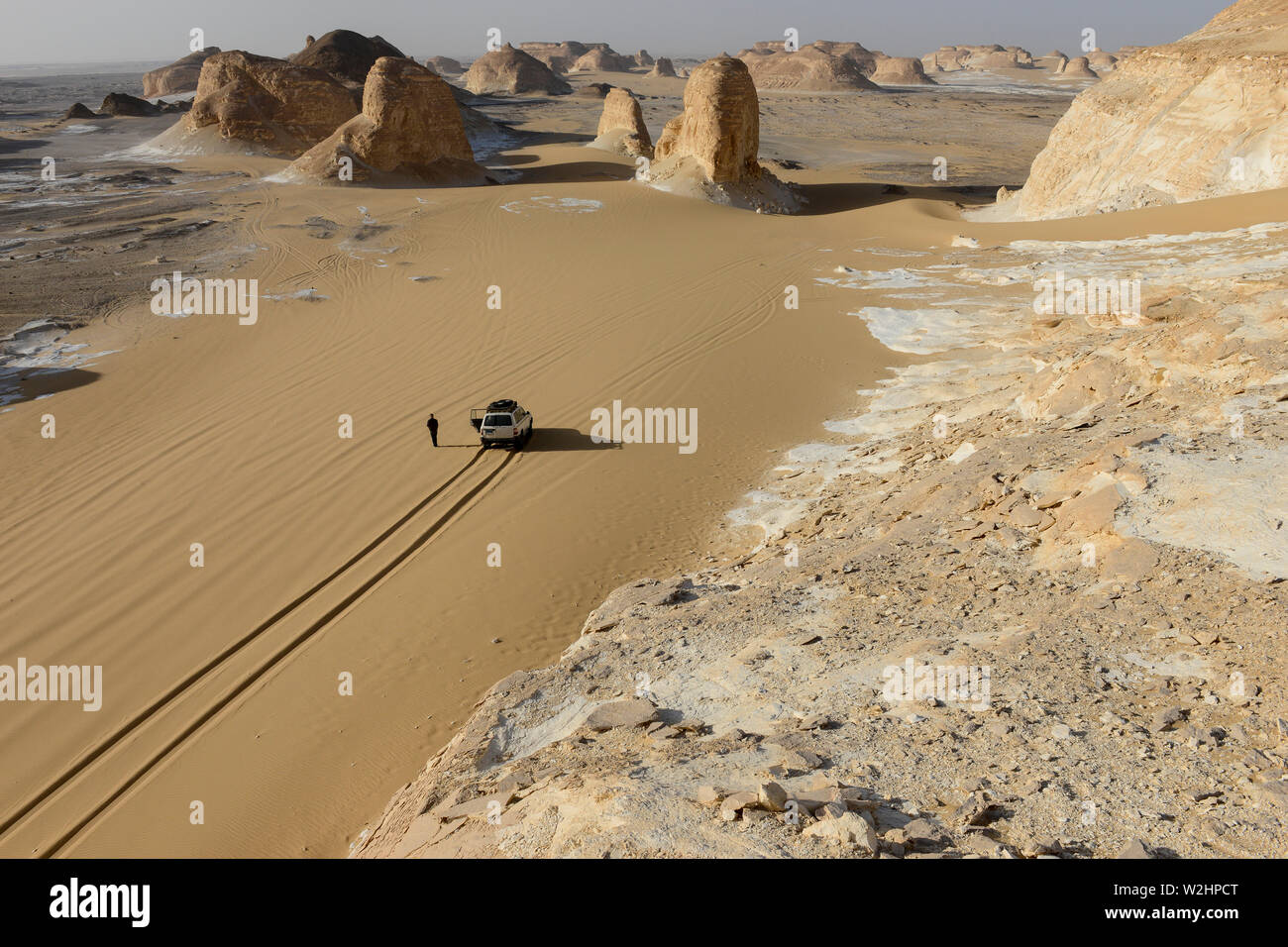 EGYPT, Farafra, Nationalpark White Desert, Naqb As Sillim - Pass of the ...