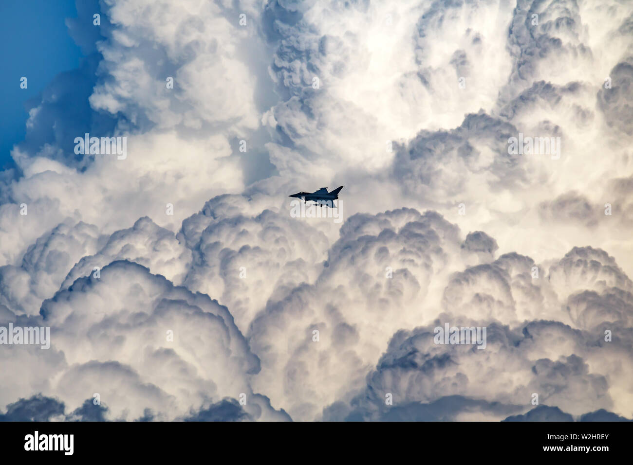 Fighter jet in sky beautiful hi-res stock photography and images - Alamy