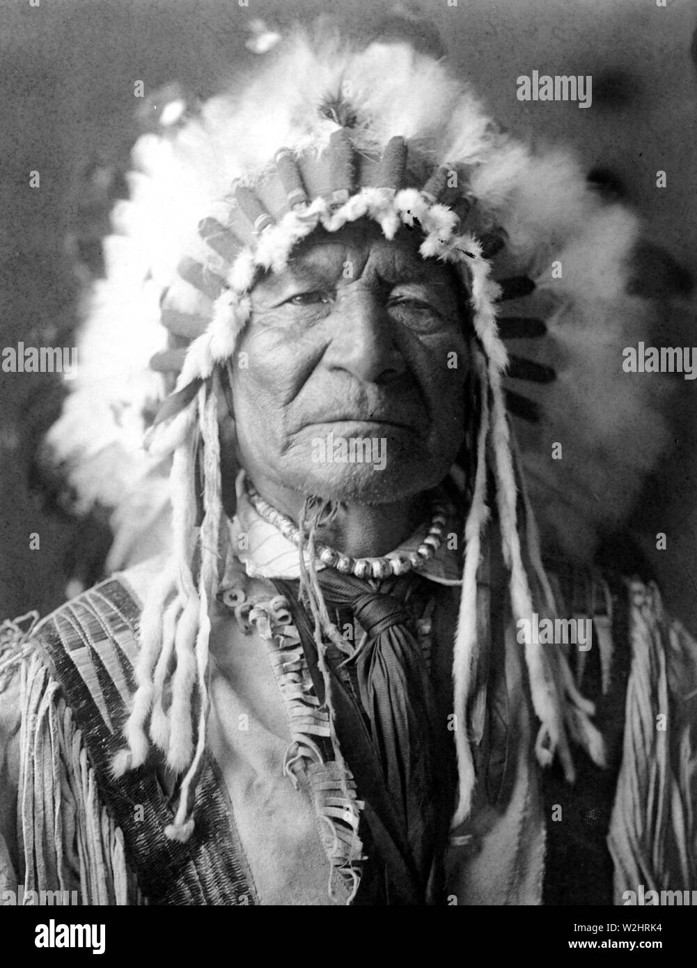 Sitting bear arikara Black and White Stock Photos & Images - Alamy
