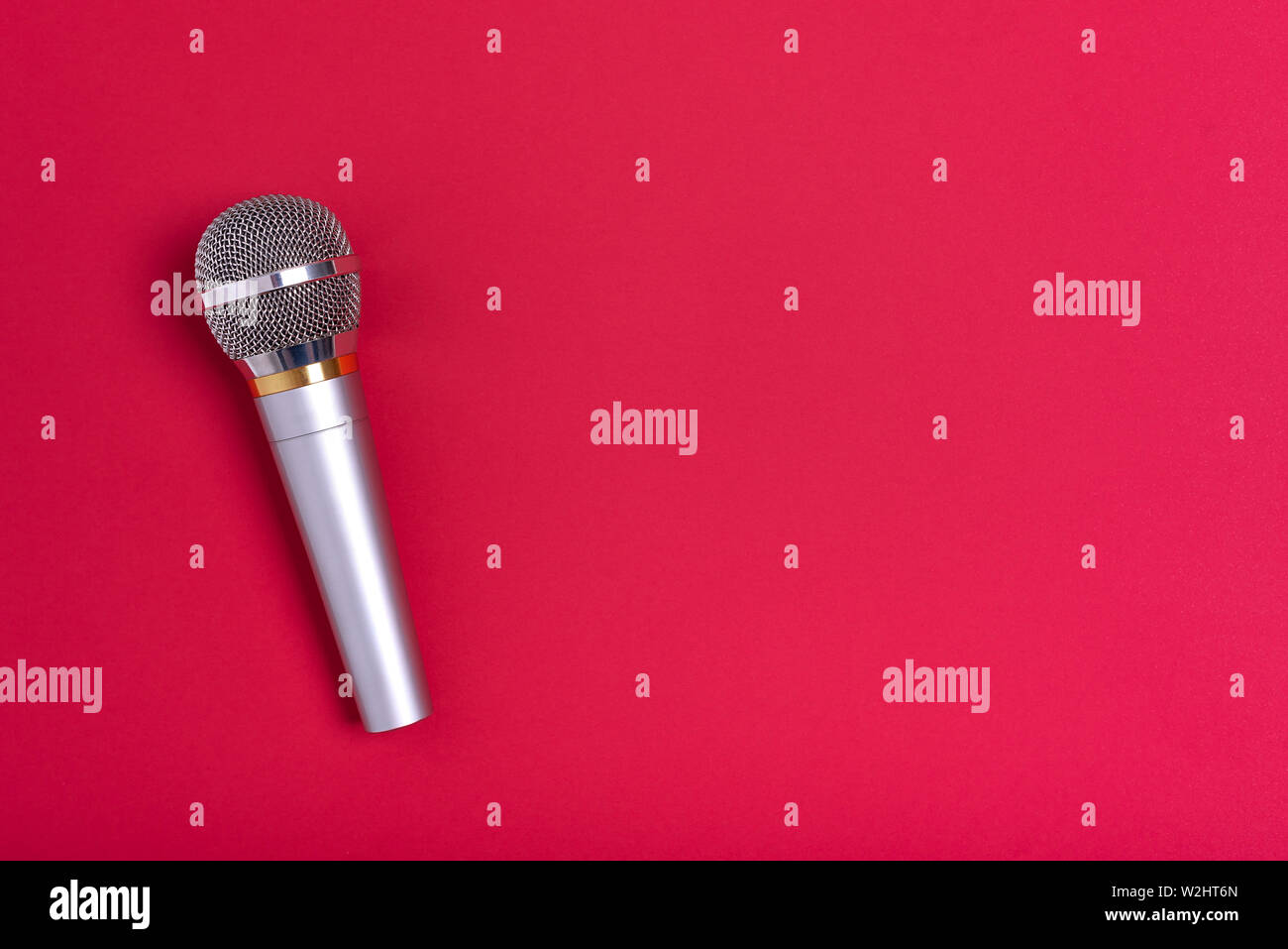 Microphone stand red hi-res stock photography and images - Alamy