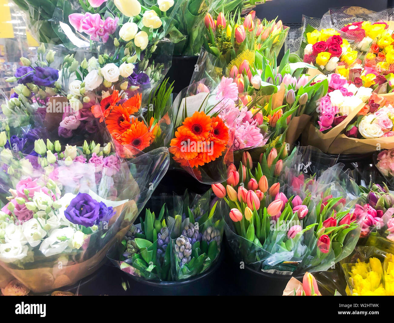 Beautiful fresh flowers hi-res stock photography and images - Alamy