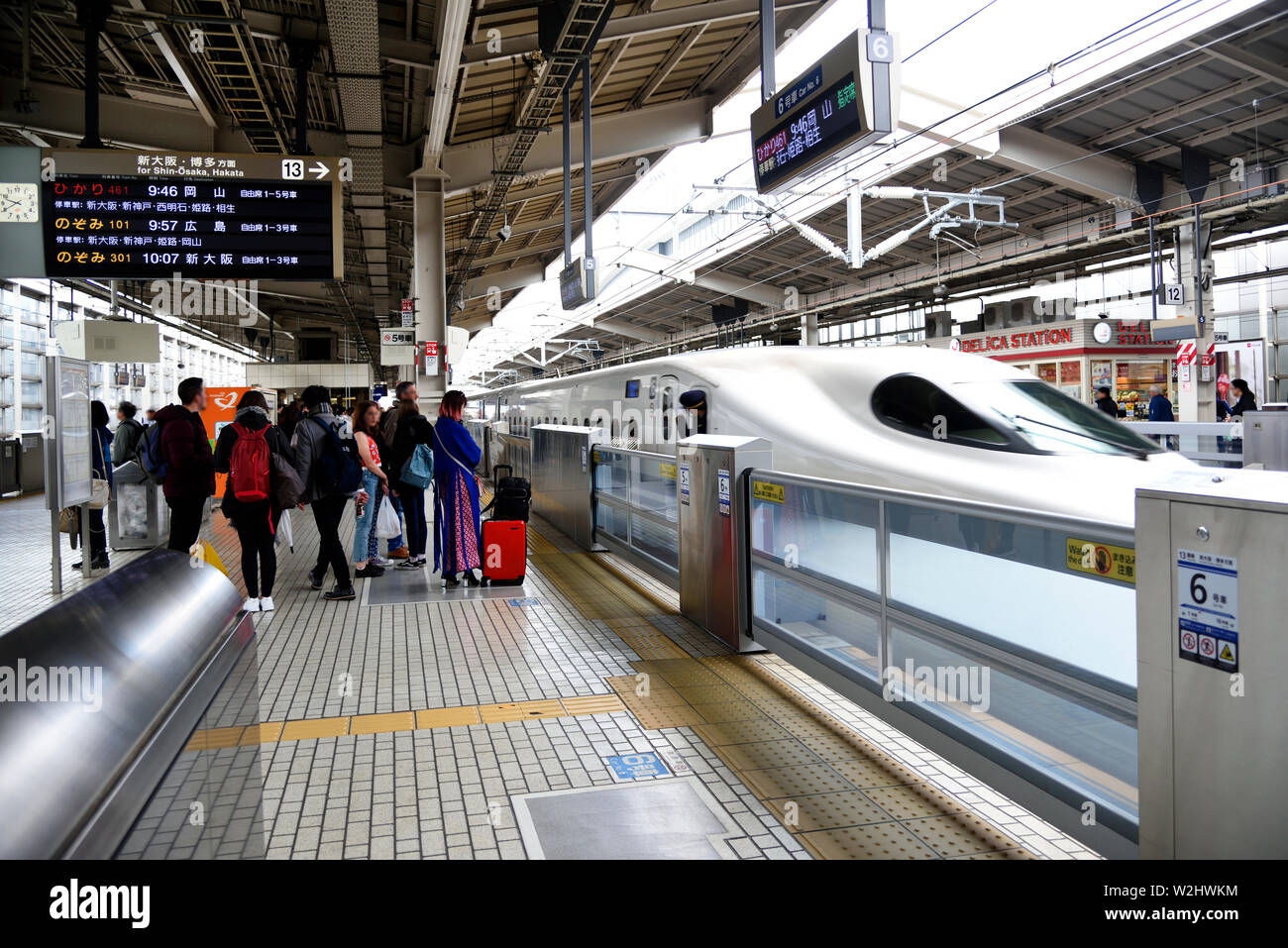 Shinkansen arriving at train platform Japan Stock Photo - Alamy