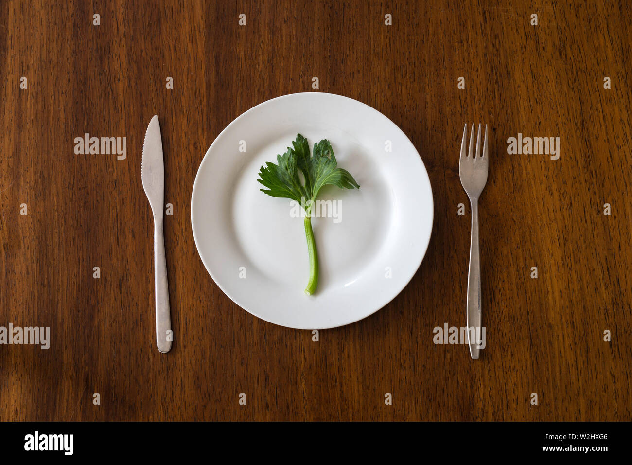 Single pea on plate hi-res stock photography and images - Alamy