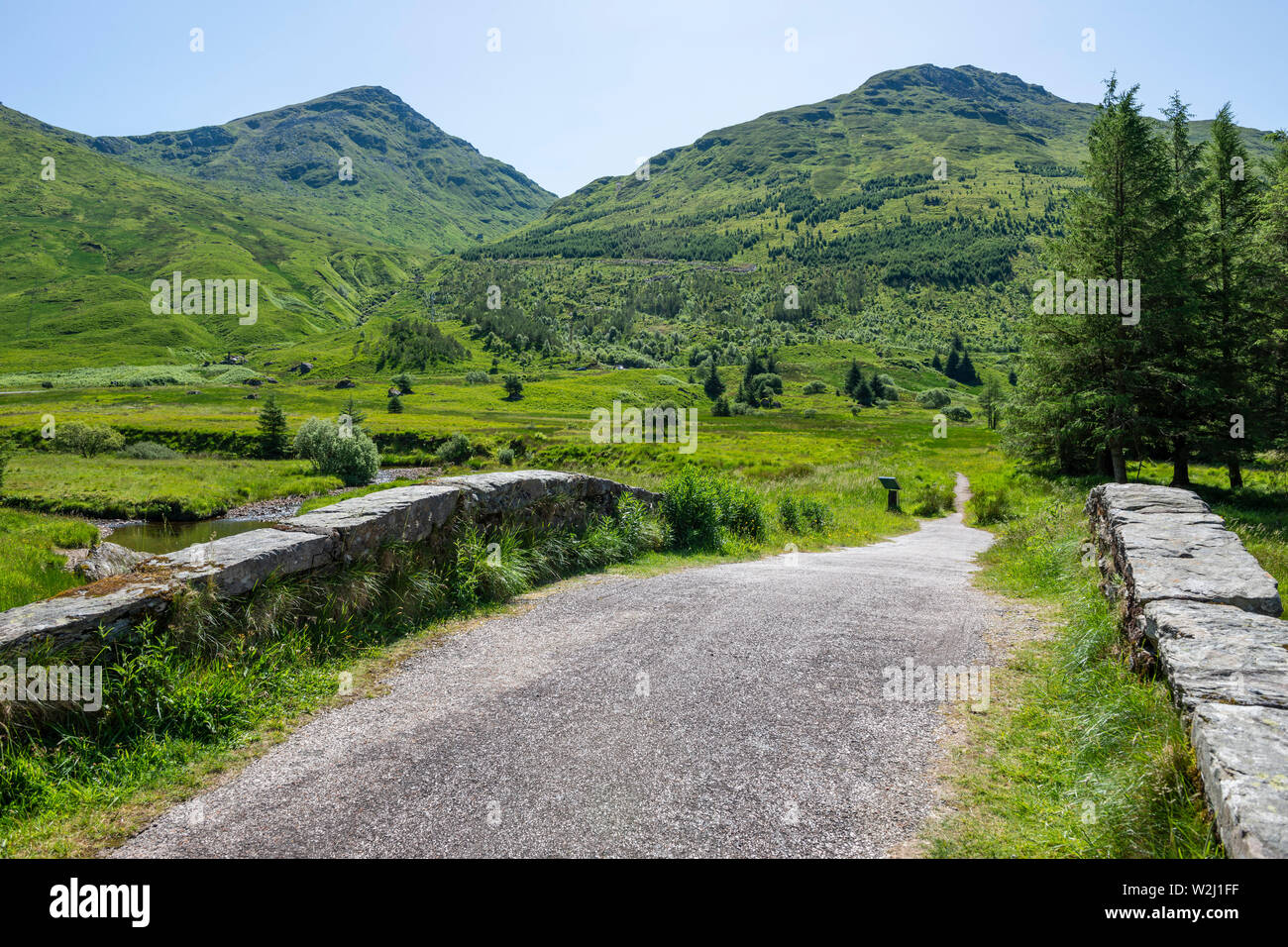 Old stone bridge in scotland hi-res stock photography and images - Alamy