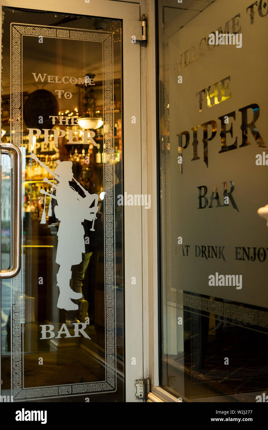 the Piper Pup at George Square Stock Photo - Alamy