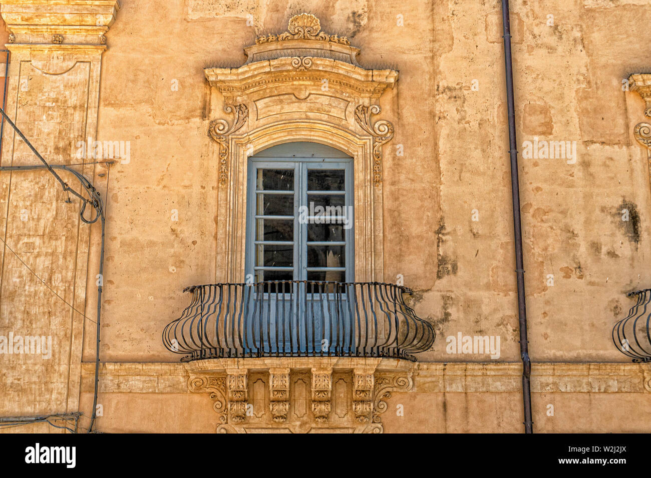 noto sicily baroque town building Stock Photo - Alamy