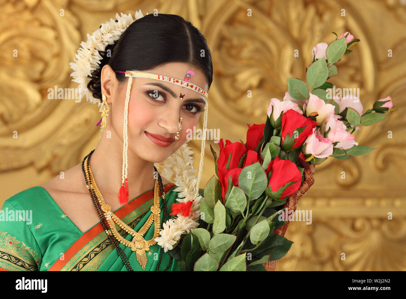 Portrait of an Indian bride with bunch of flowers Stock Photo - Alamy