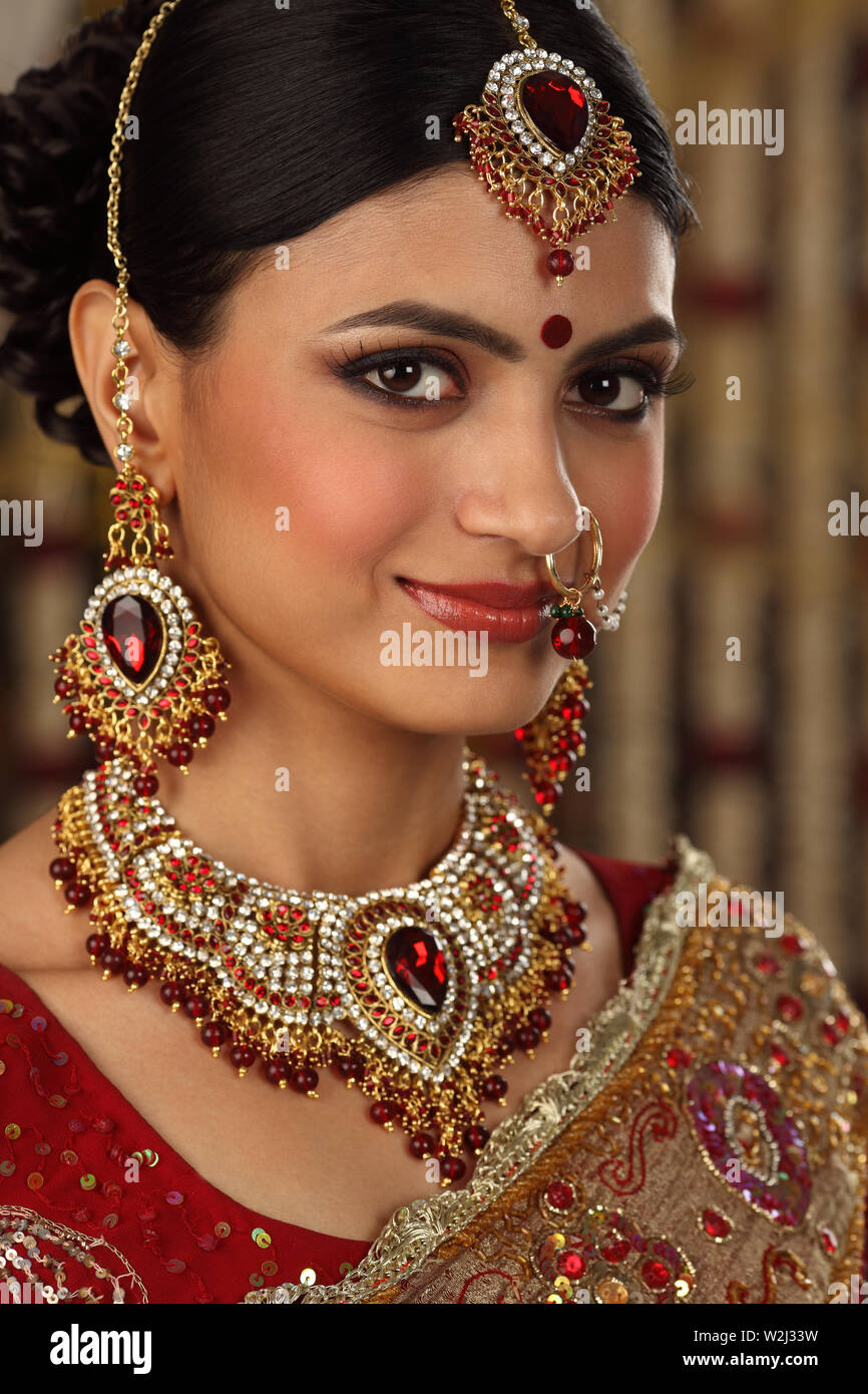 Portrait of an Indian bride Stock Photo - Alamy