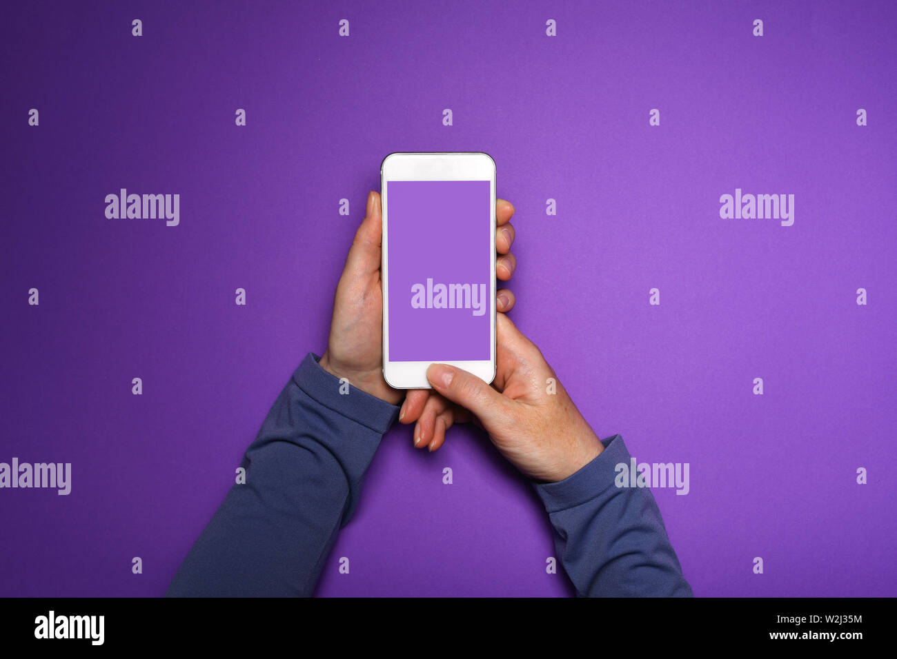 Overhead screen hi-res stock photography and images - Alamy