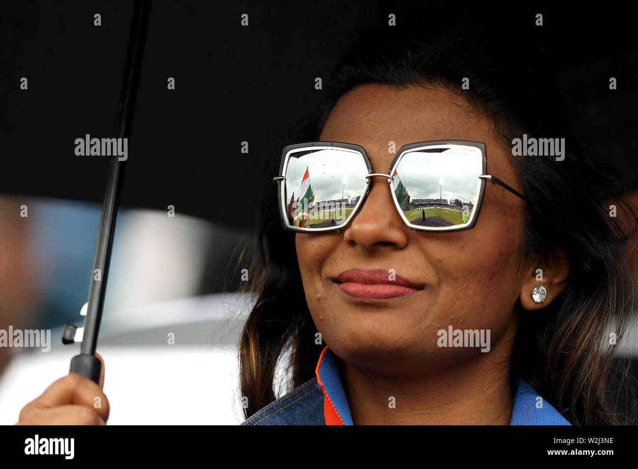 Manchester rain reflection hi-res stock photography and images - Alamy