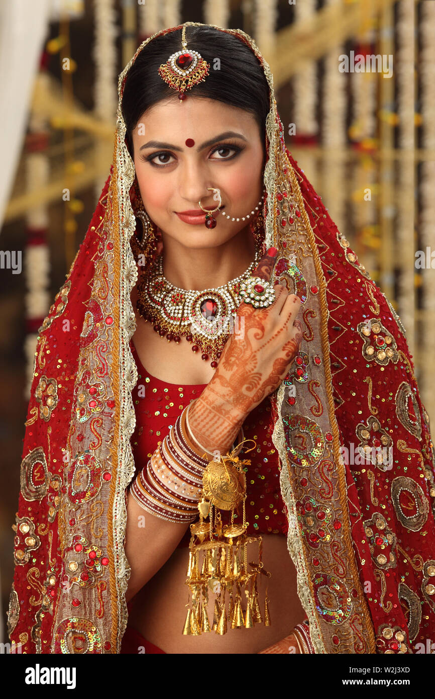 Portrait of an Indian bride Stock Photo - Alamy