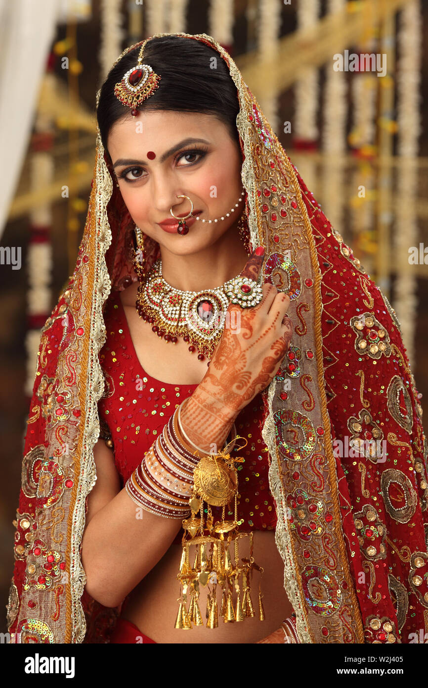 Portrait of an Indian bride Stock Photo - Alamy