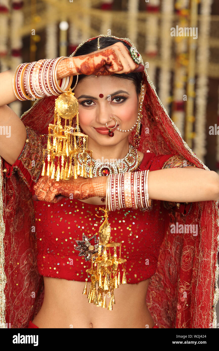 Portrait of an Indian bride Stock Photo - Alamy