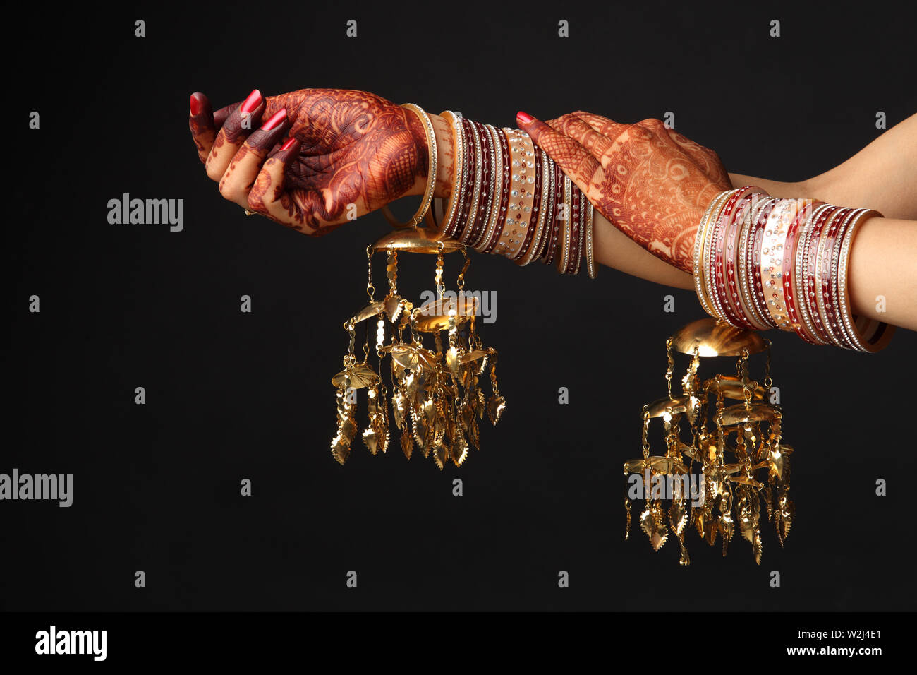 Close up of Indian woman's hand with henna tattoo design Stock Photo ...