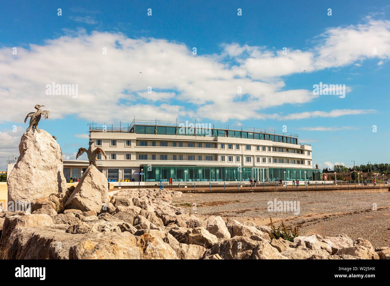 Streamline art deco building hi-res stock photography and images - Alamy