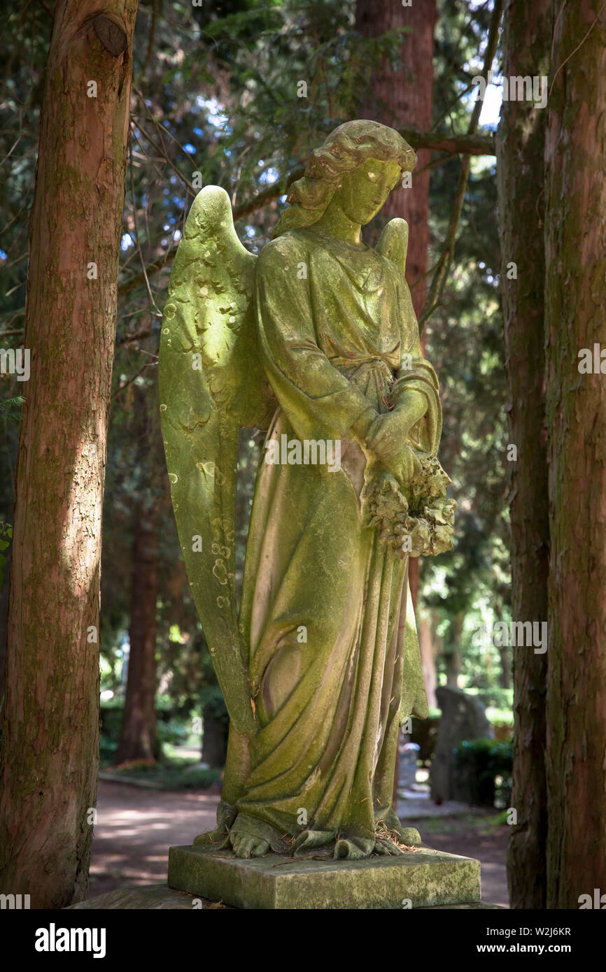 Germany, Cologne, angel at the Melaten cemetery. Deutschland, Koeln ...