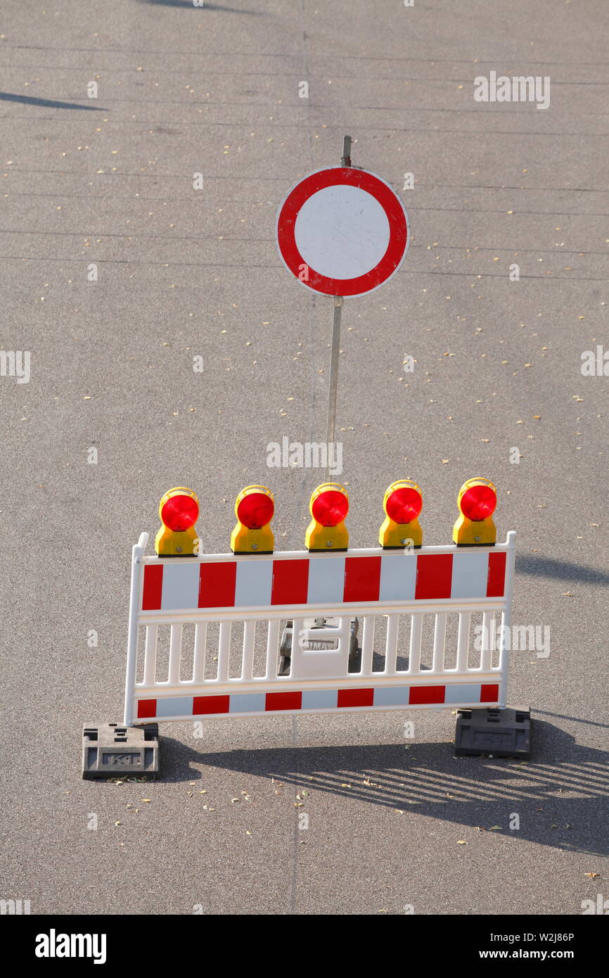 Roadblock, traffic sign Barrier, ban on vehicles of all kinds ...