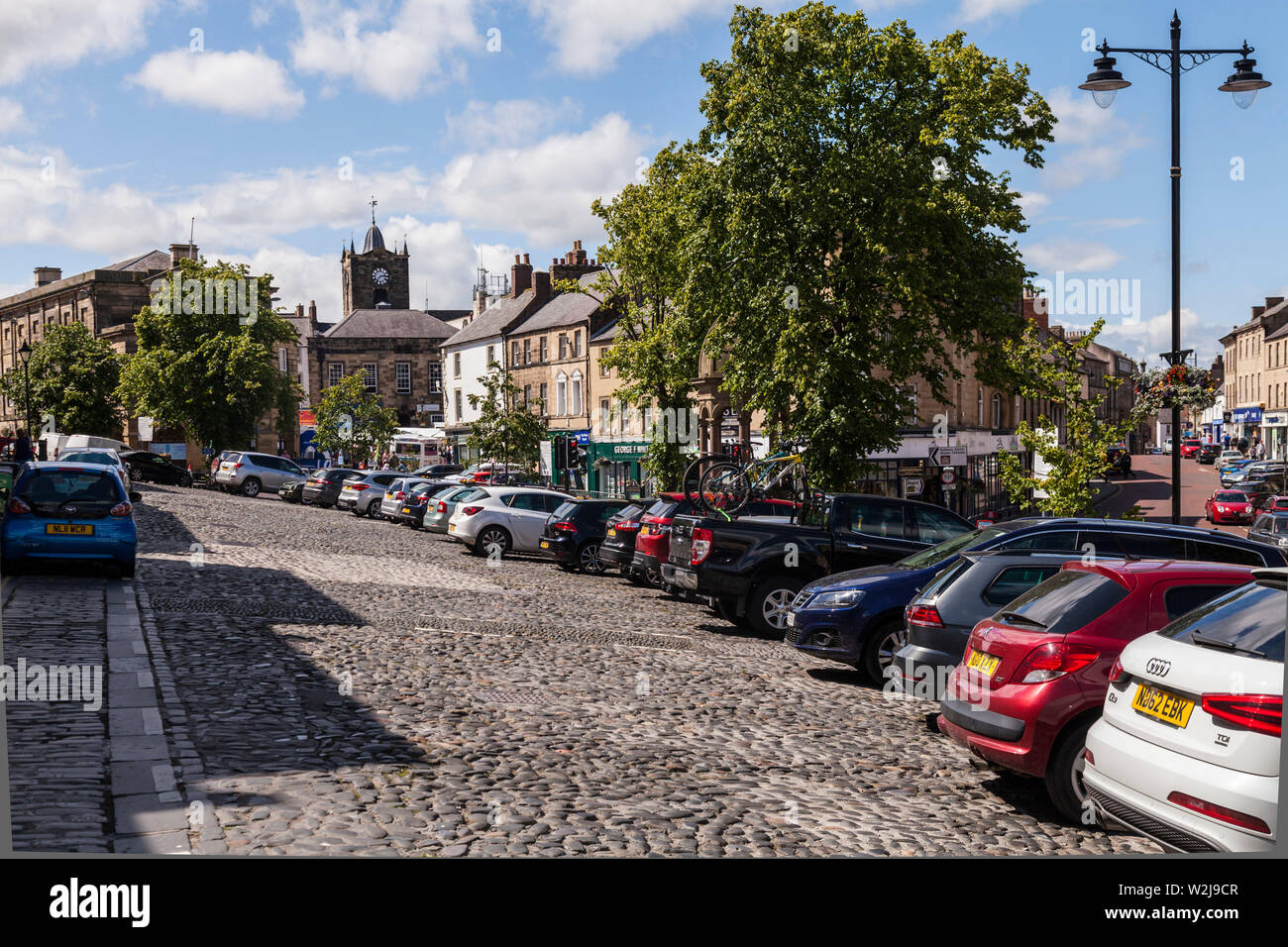 A street scene in Alnwick,Northumberland,England,UK Stock Photo - Alamy
