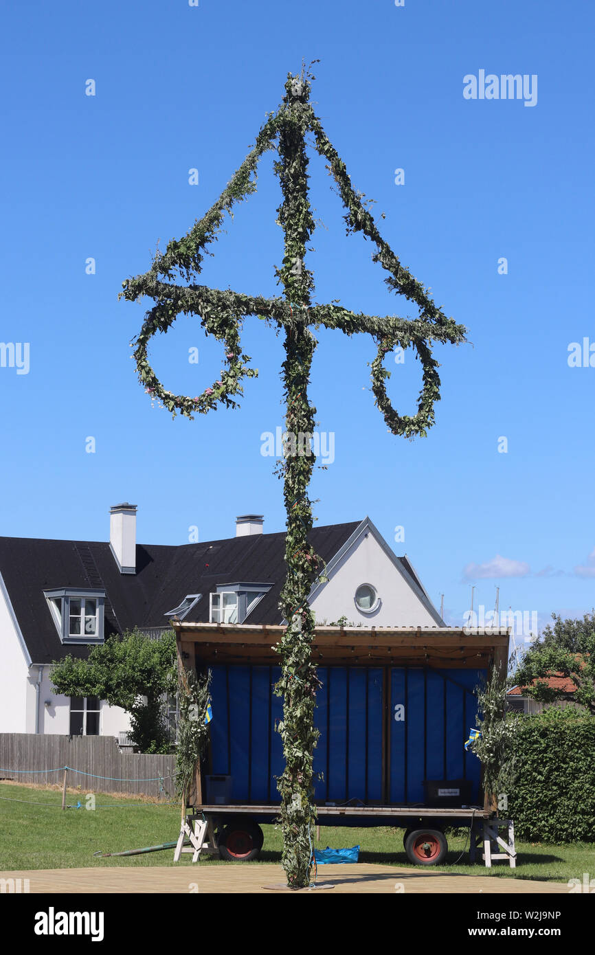 Midsommar pole hi-res stock photography and images - Alamy