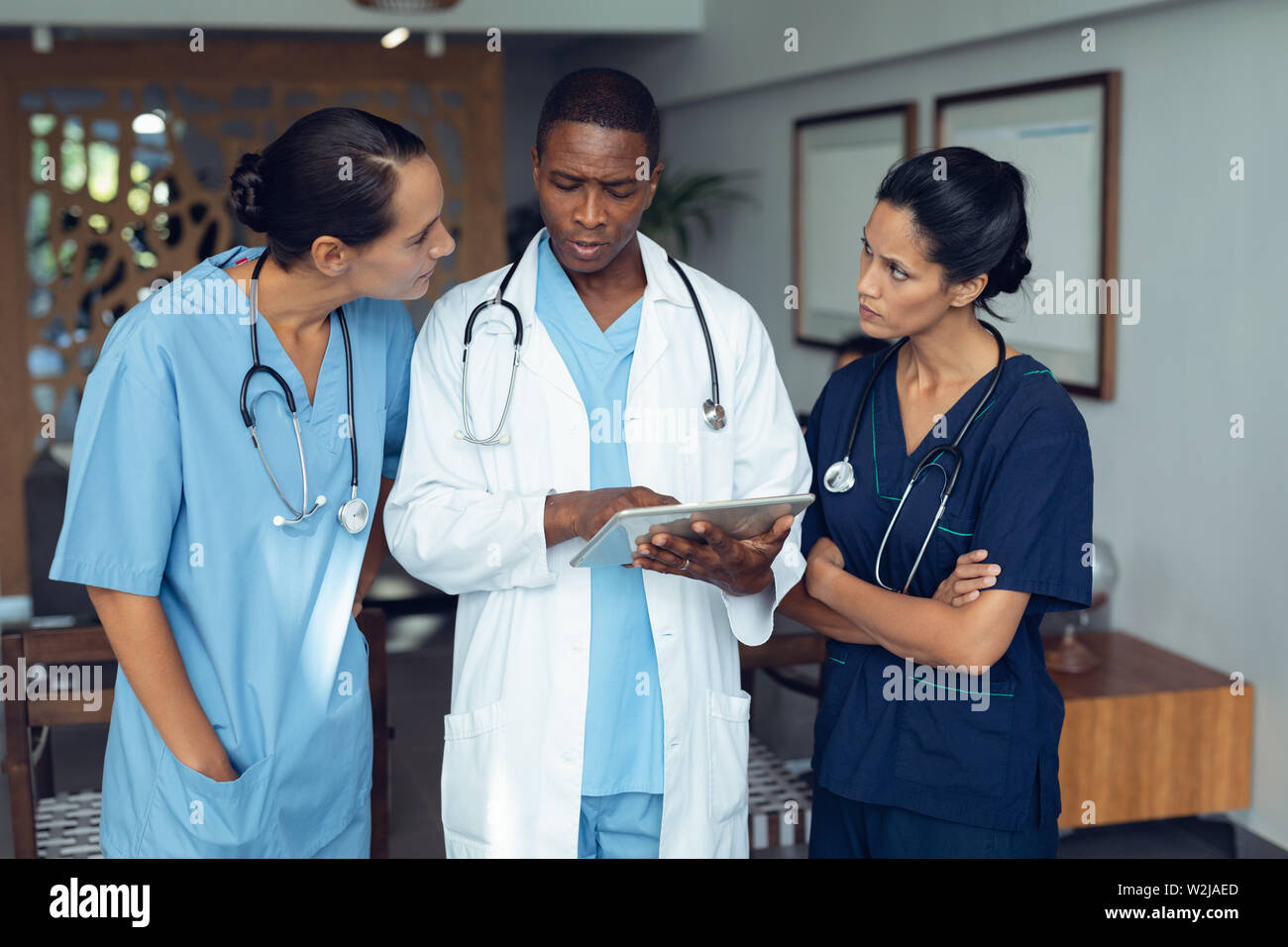 African female doctors tablet hi-res stock photography and images - Alamy