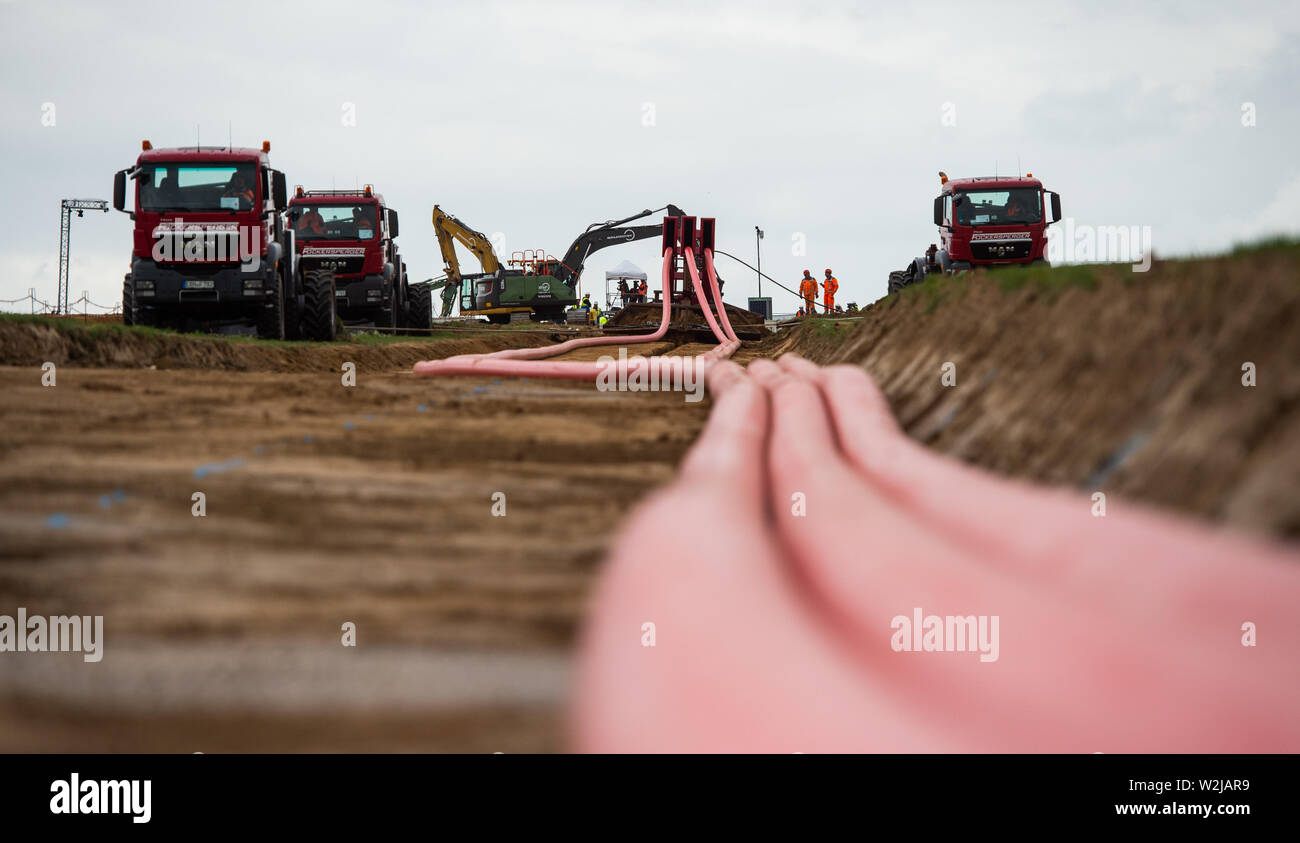 Burgdorf, Germany. 09th July, 2019. With a multiple plough for laying ...