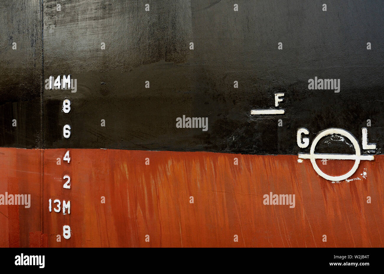 Freeboard mark hi-res stock photography and images - Alamy