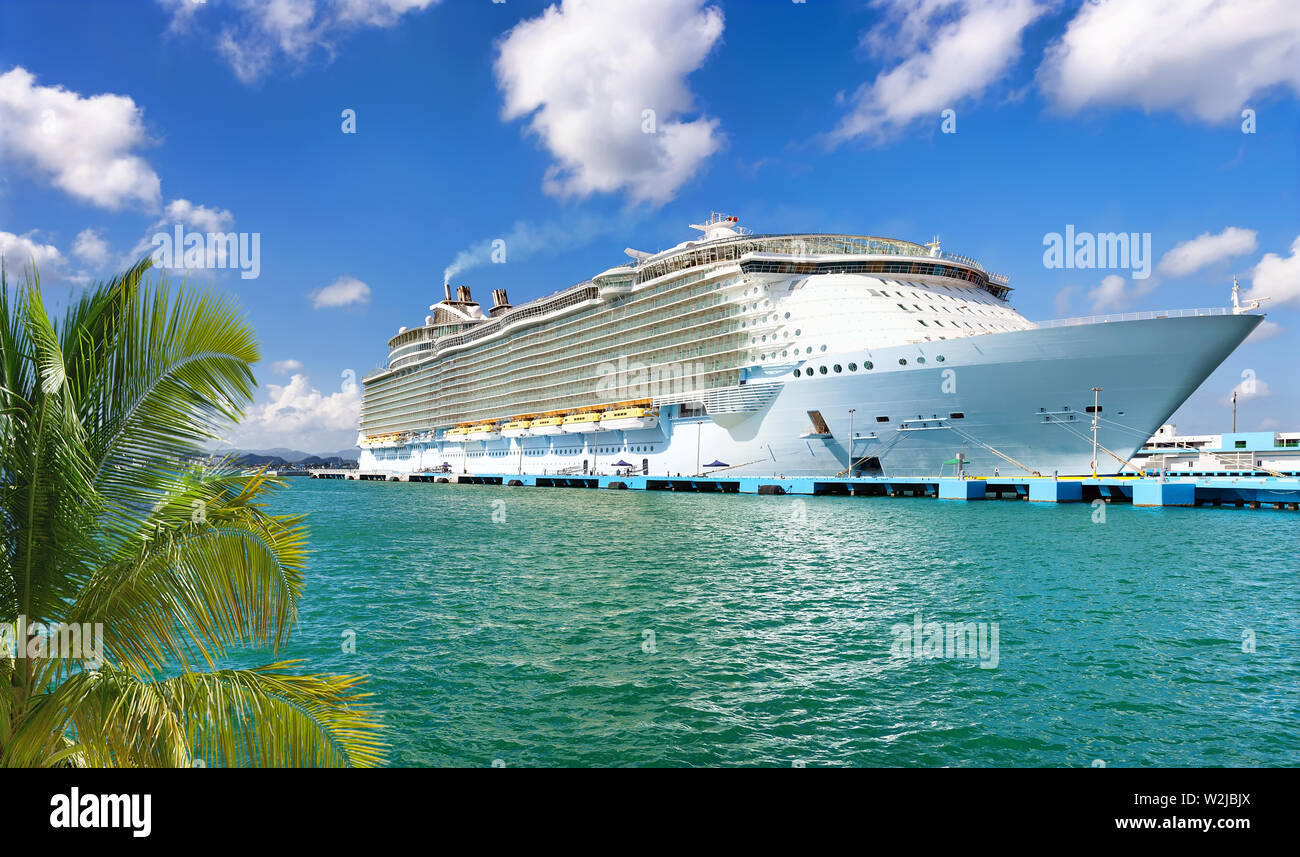 Luxury cruise ship docked at port Stock Photo - Alamy