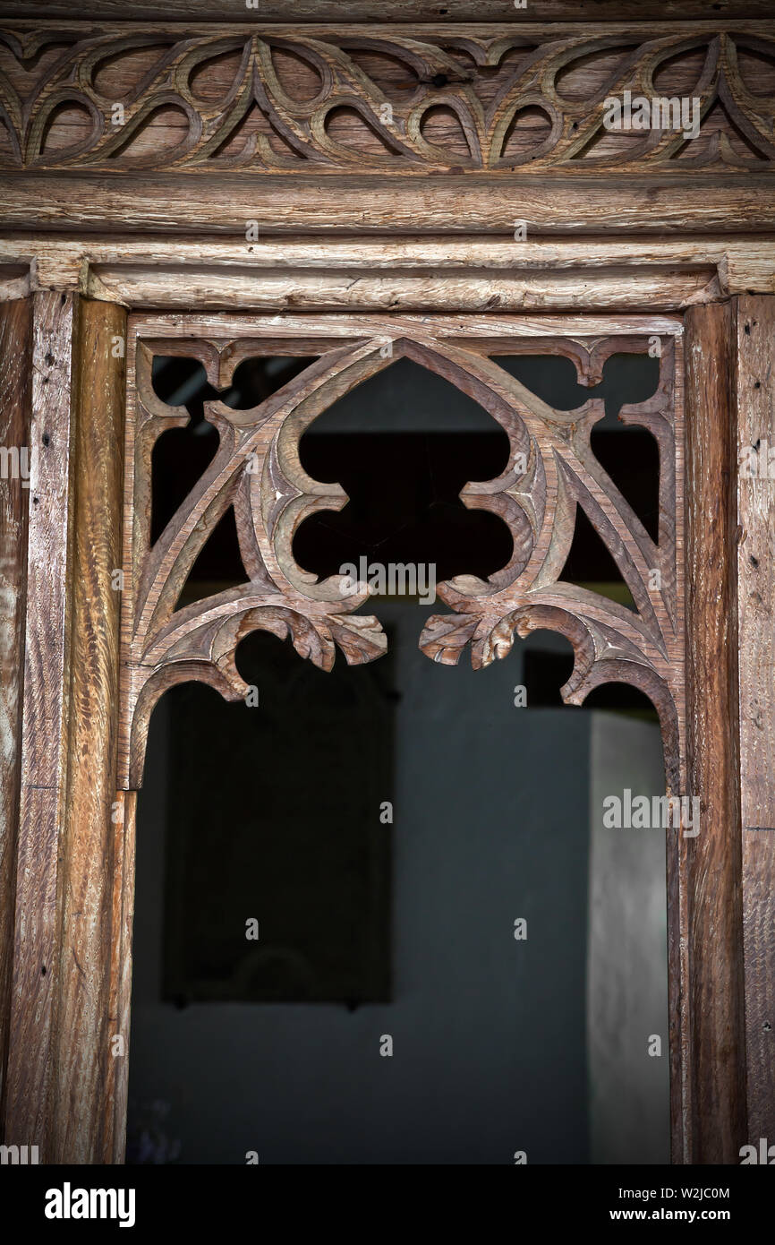 16th century oak tracery detail hi-res stock photography and images - Alamy