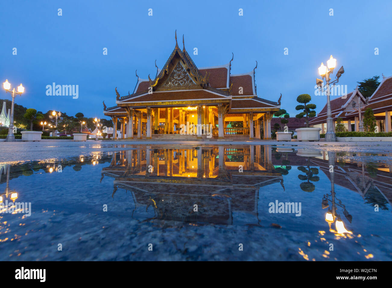 King Rama III Memorial Park in Bangkok, Thailand Stock Photo - Alamy