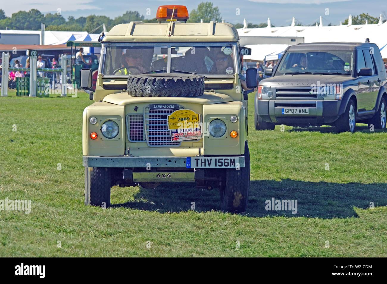 Vintage land rover hi-res stock photography and images - Alamy
