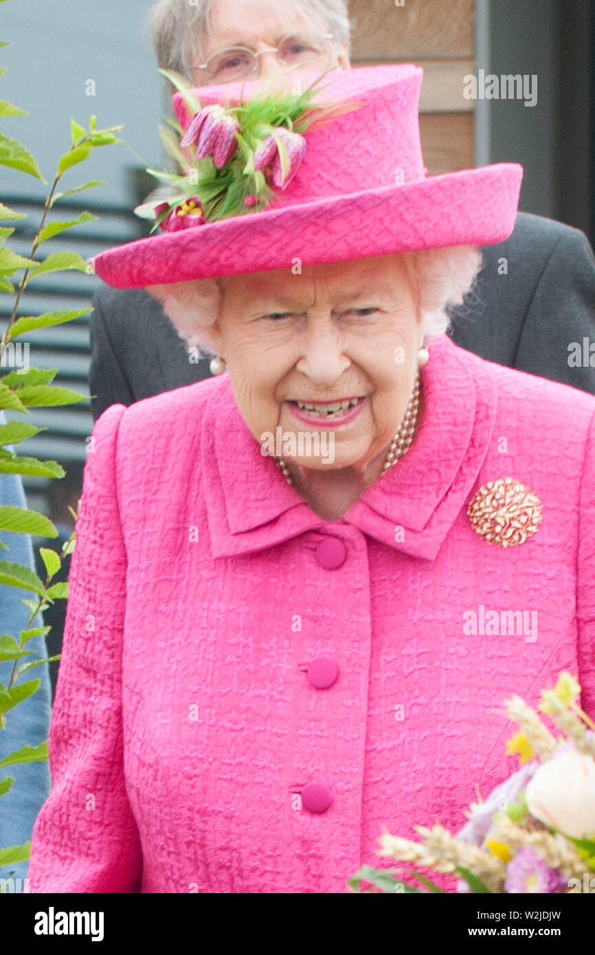 Queen elizabeth ii headshot hi-res stock photography and images - Alamy
