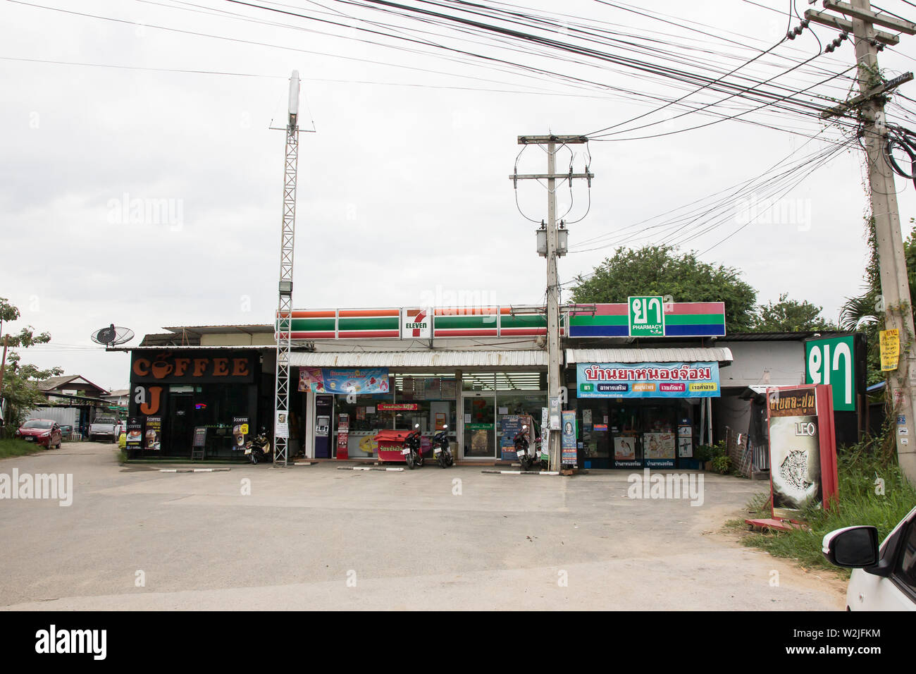 7 eleven mini supermarket hi-res stock photography and images - Alamy
