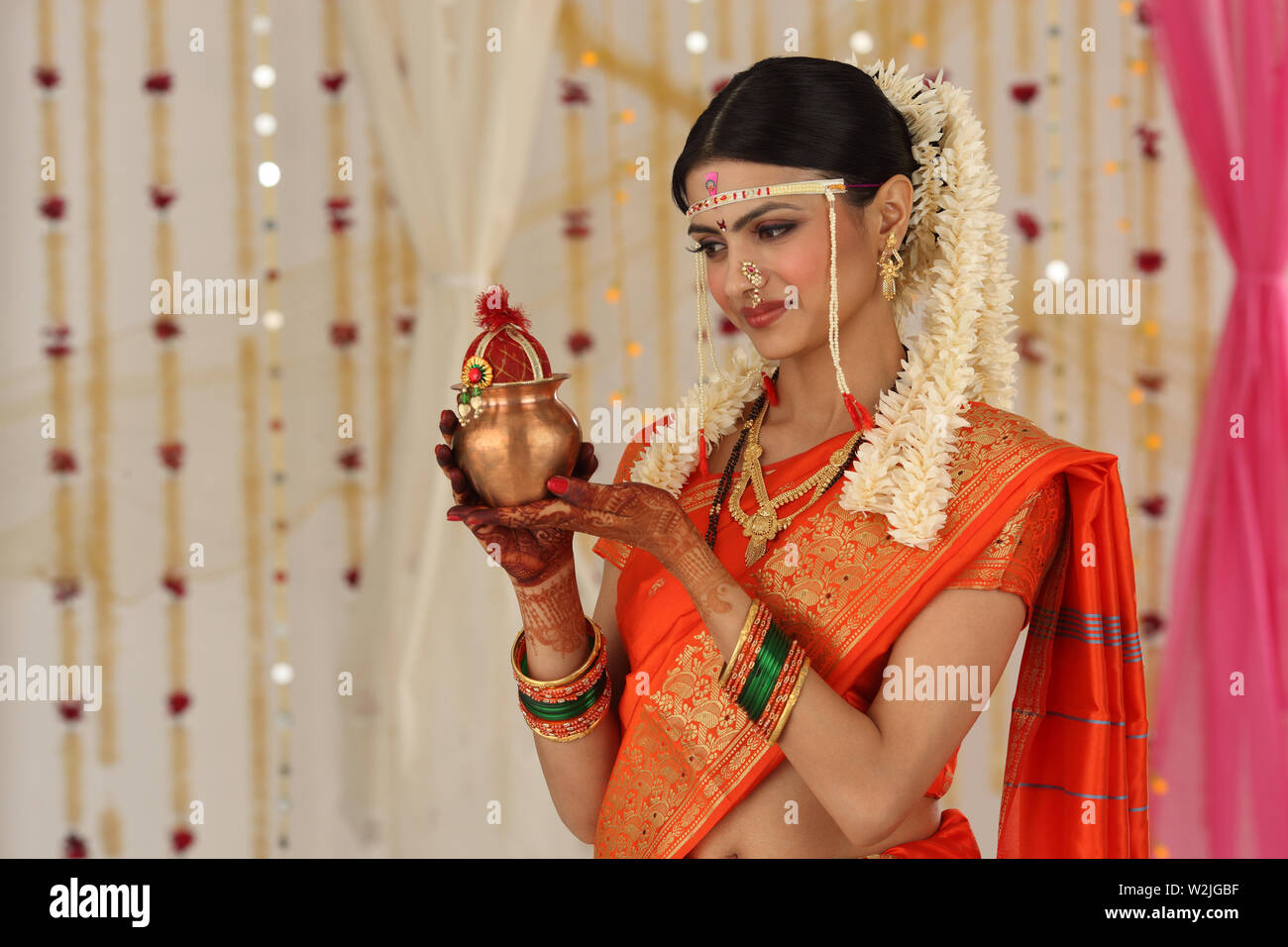 Maharashtrian wedding india hi-res stock photography and images - Alamy
