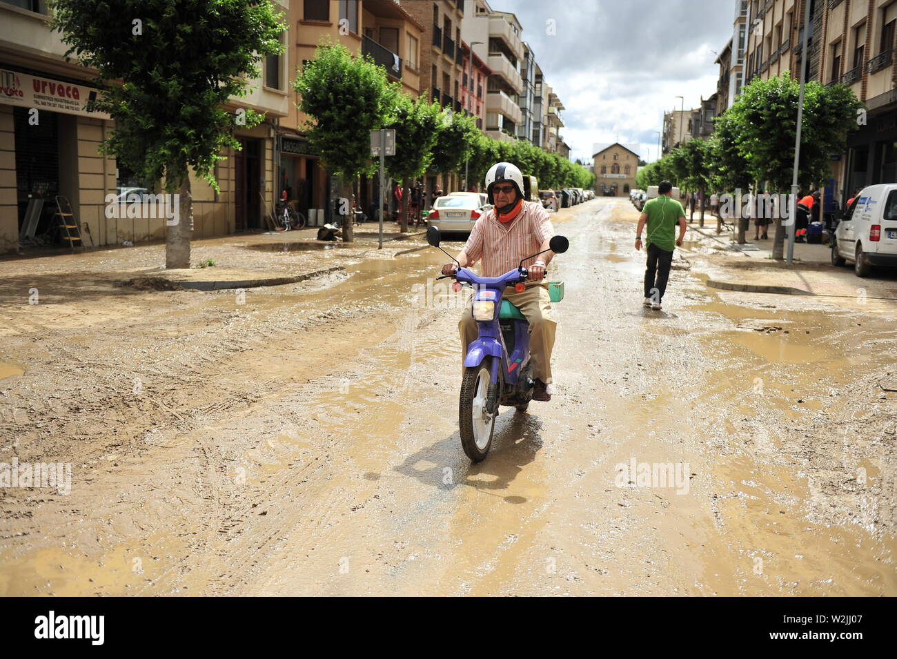 Mud street hi-res stock photography and images - Alamy