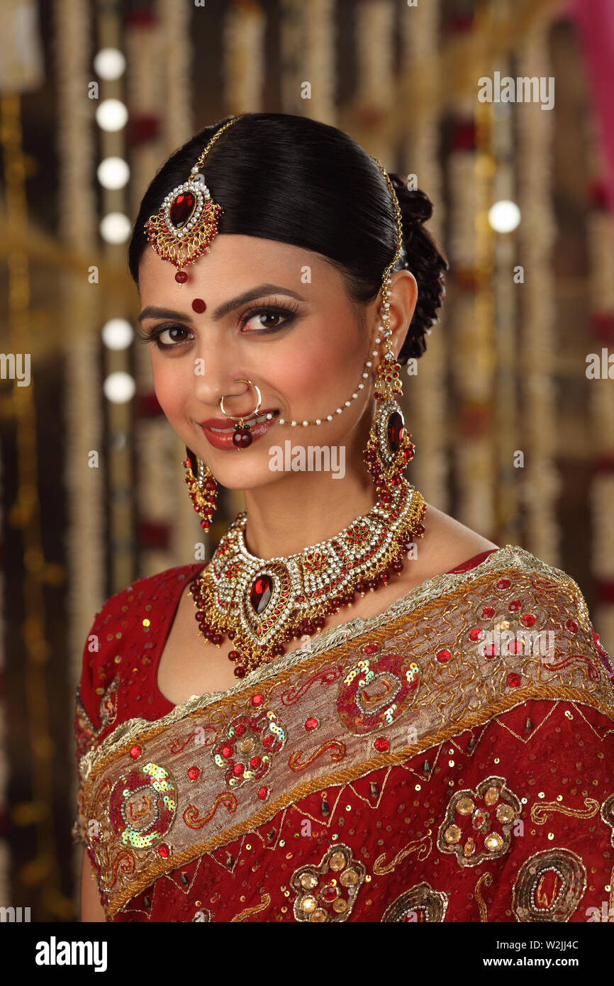 Portrait of an Indian bride Stock Photo - Alamy