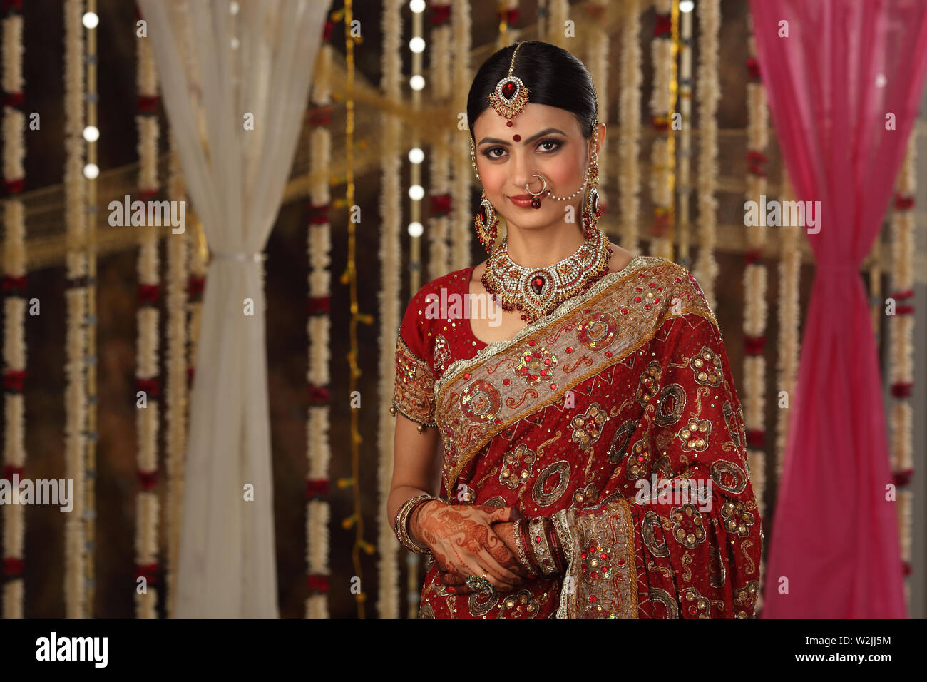 Portrait of an Indian bride Stock Photo - Alamy