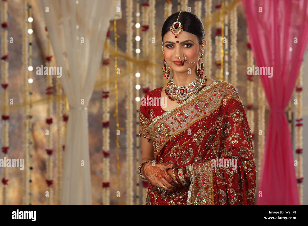 Portrait of an Indian bride Stock Photo - Alamy
