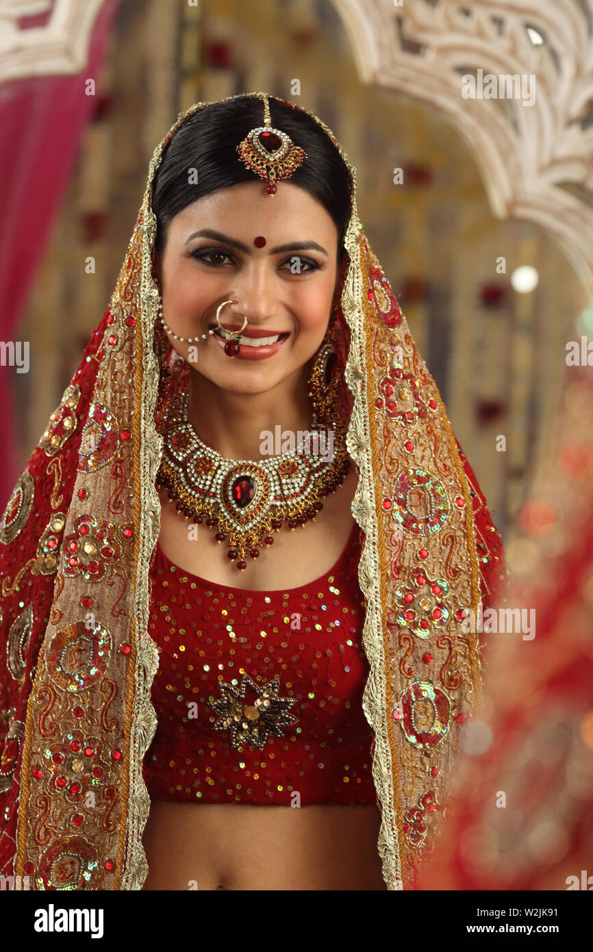 Indian bride admiring herself in mirror Stock Photo - Alamy