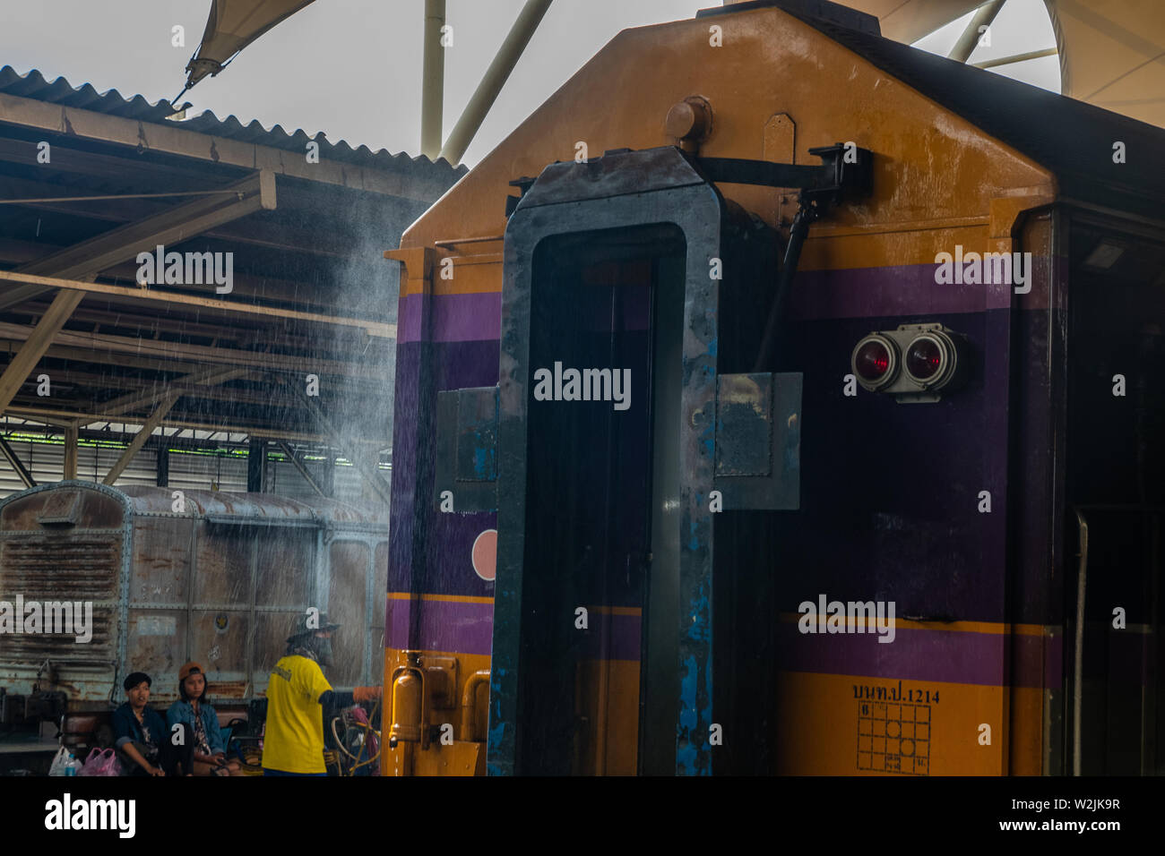 Bangkok, thailand - jun 29, 2019 : Cleaning staff while cleaning the ...