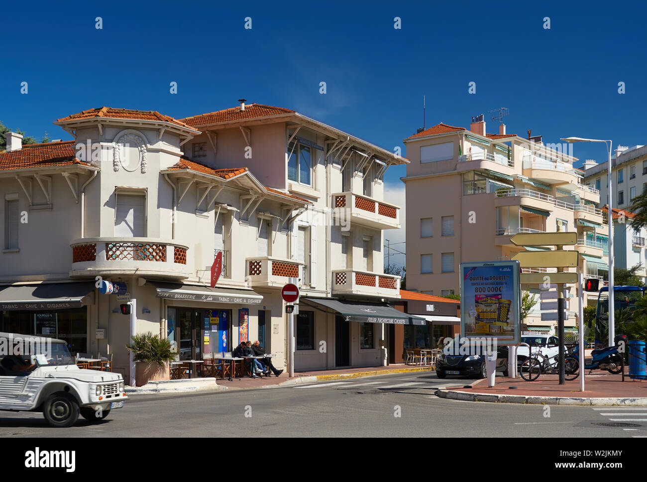 Cannes road sign hi-res stock photography and images - Alamy