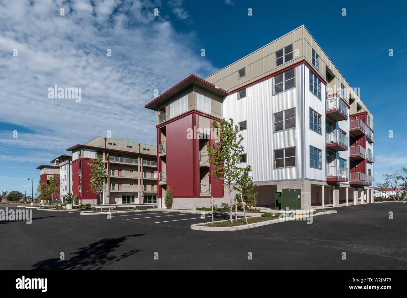 Condo building parking lot hi-res stock photography and images - Alamy