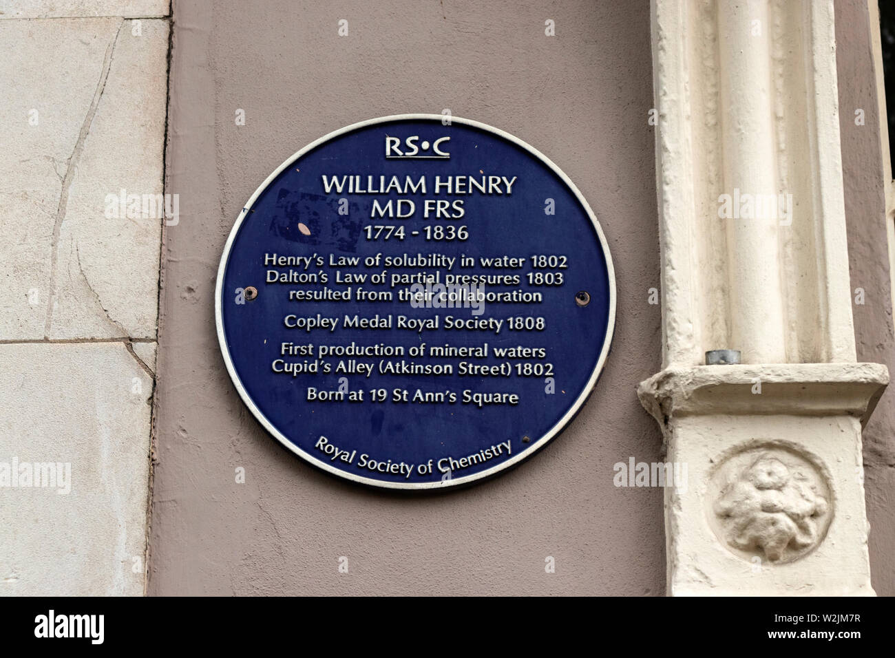 William Henry MD FRS blue plaque Stock Photo - Alamy
